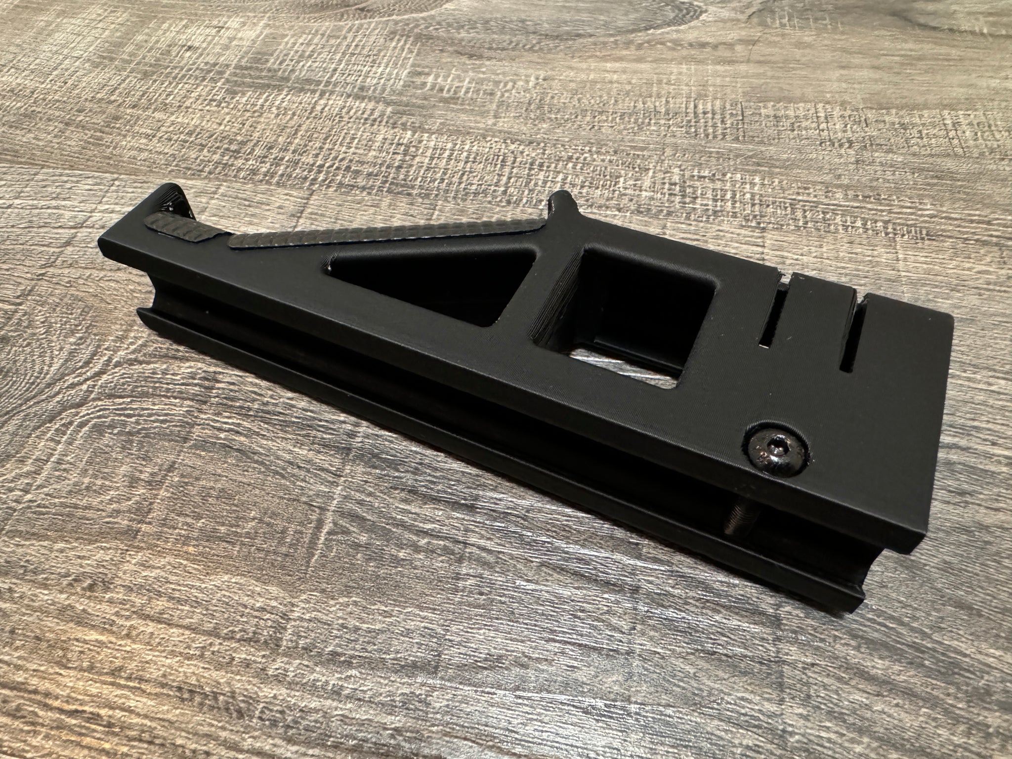 Angled Foregrip With Built In Glock/Sig Magazine Mount – United Freedom ...